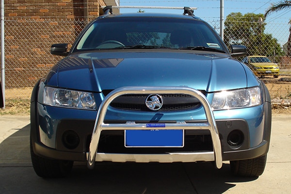 Holden Commodore Nudgebars - Irvin Bullbars