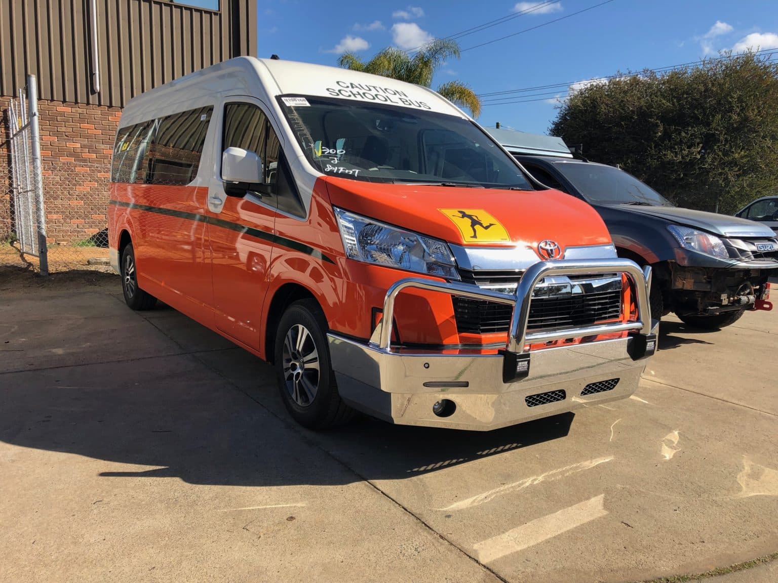 Toyota Hiace Commuter Bull Bar | Irvin Bullbars Perth | Toyota Hiace ...